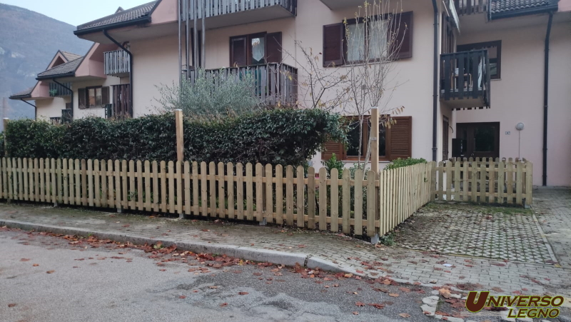 Staccionata in Pino autoclave con doghe verticali – Universo Legno ...