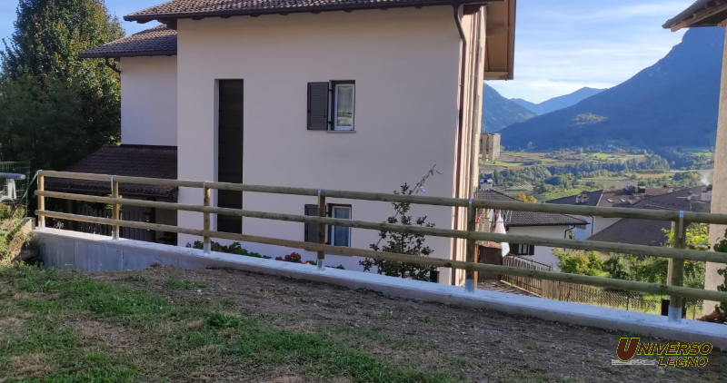 Staccionata con pali tondi e mezzitondi. TORNITI – in PINO impregnato ...